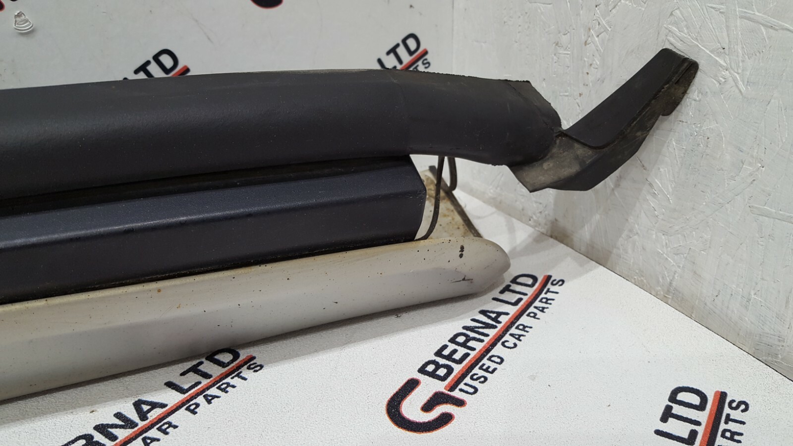 GENUINE VOLVO XC60 2008-2012 R Design DRIVER RIGHT SIDE SKIRT SILL ...