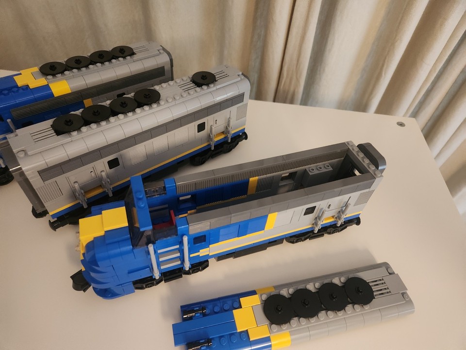 Lego Train - Custom Santa Fe Diesel A-B-A Unit - NEW - 10219 10022 ...