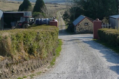 Photo 6x4 Farmat Farmoyle Crow's Bridge The entrance to a tidy farm ...