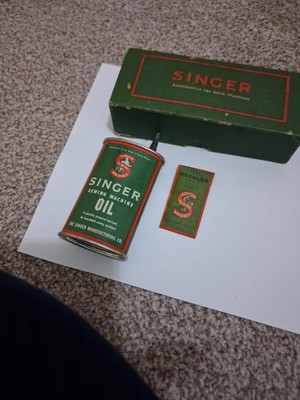 VINTAGE SINGER SEWING -SINGER BOX OF ATTACHMENTS AND A CAN OF OIL | eBay UK