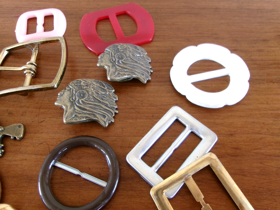 BELT BUCKLES - Lot of 29 Vintage Buckles, Strap Modern Vintage Plastic ...
