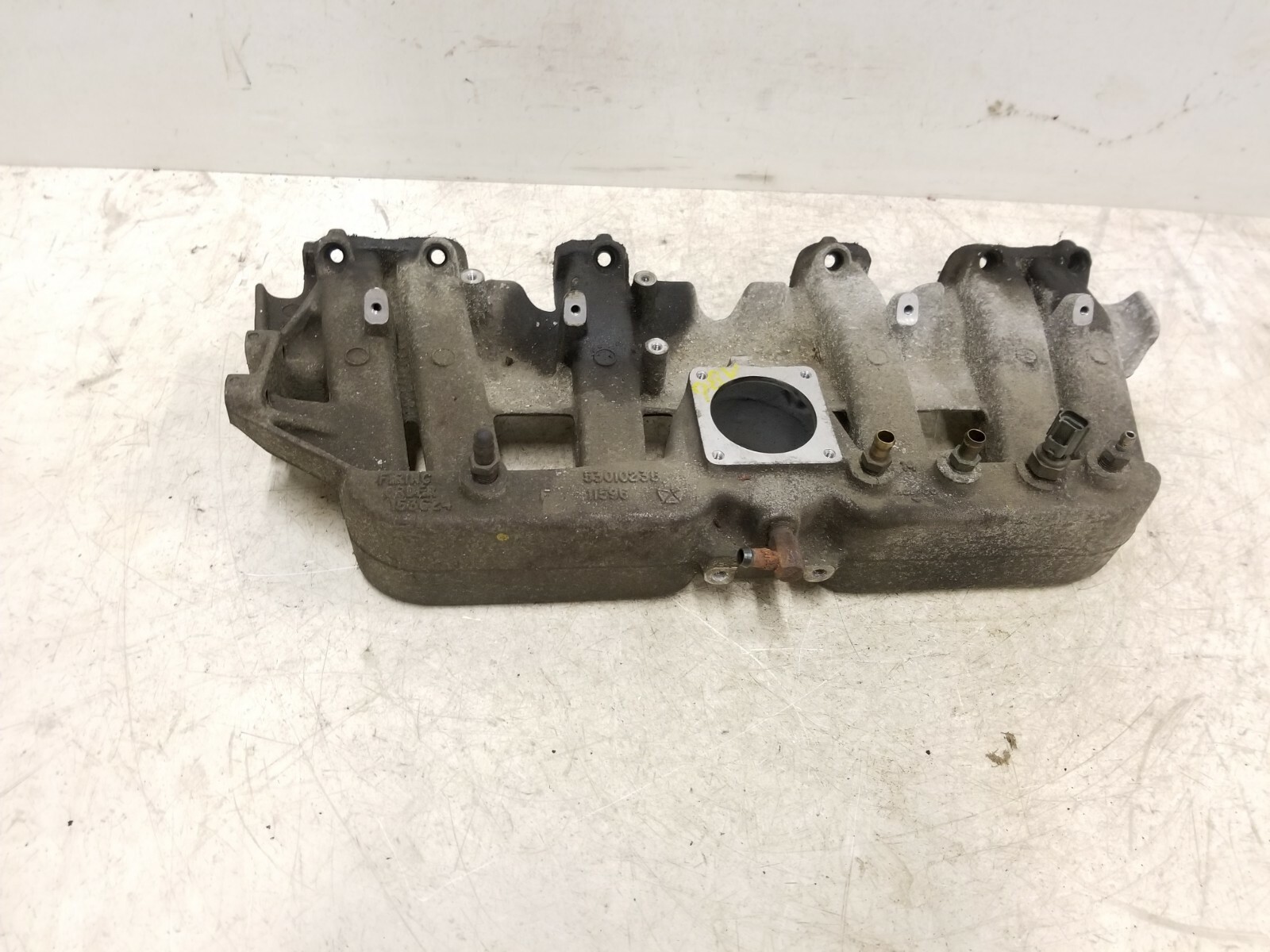 Jeep Wrangler TJ 4.0L Intake Manifold 1997-1998 6 cylinder Fuel ...