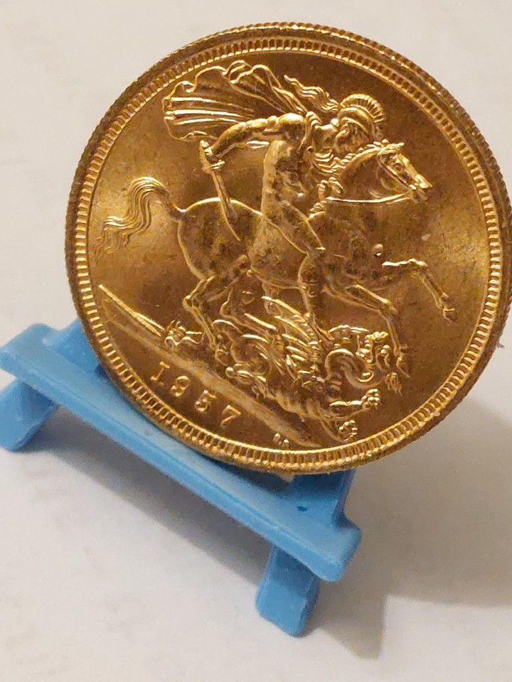 1957 Queen Elizabeth II Full Gold Sovereign In Excellent Condition ...