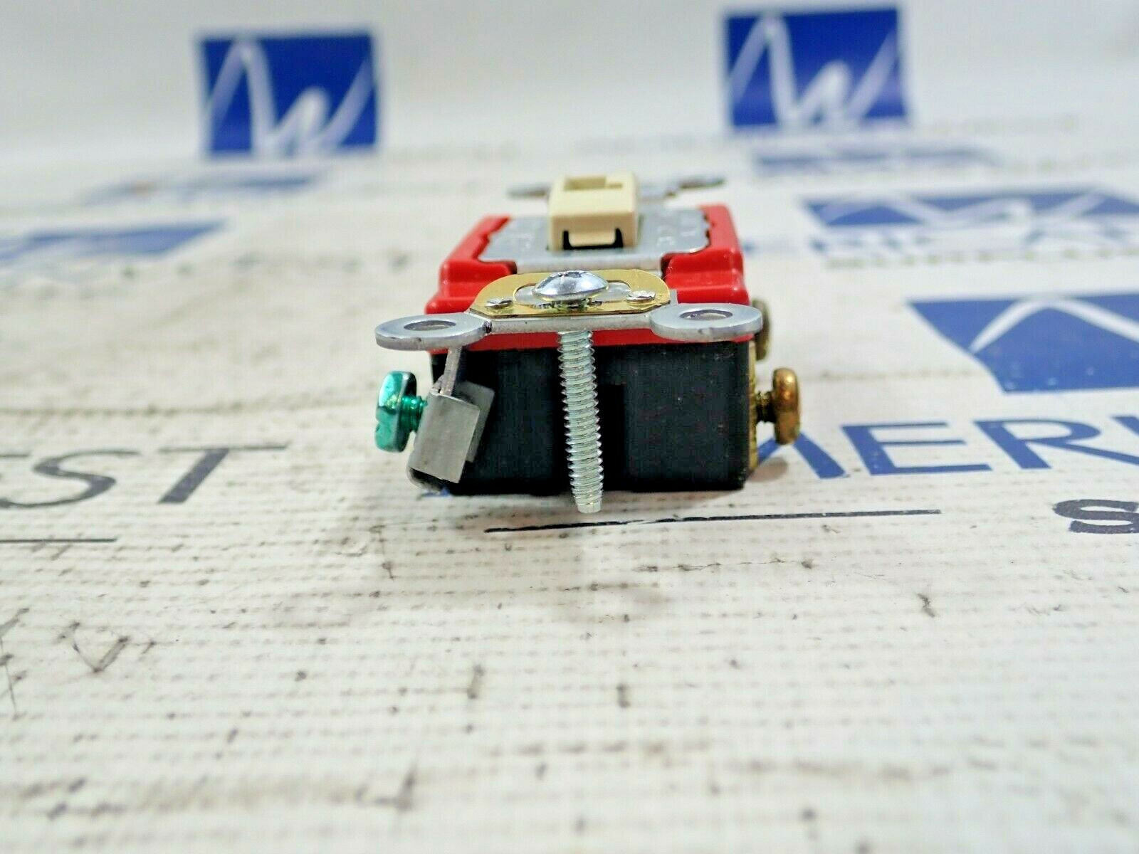 NEW Leviton 1221-2IL Ivory SP Key Lock Switch 20A 120V | eBay