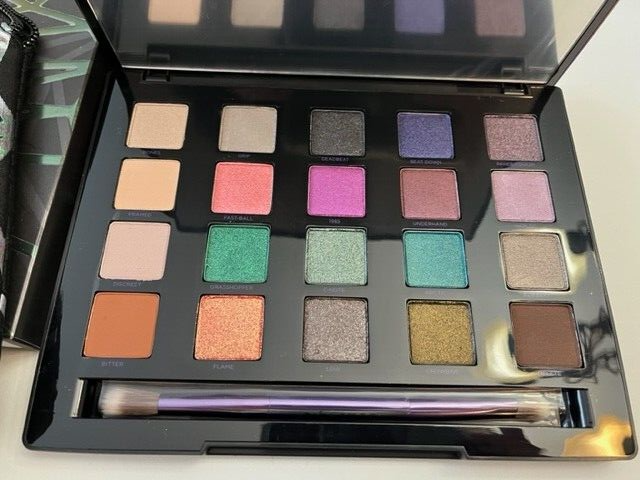 Urban Decay VICE 4 Eye Shadow 20 Shades Palette w/BRUSH + Makeup Bag ...