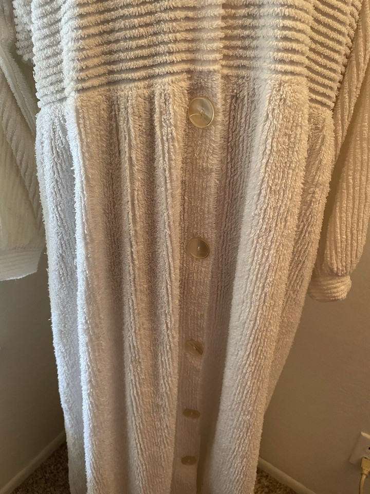 Vintage Herbcraft Women's Heavy White Chenille Long Button up Robe USA ...