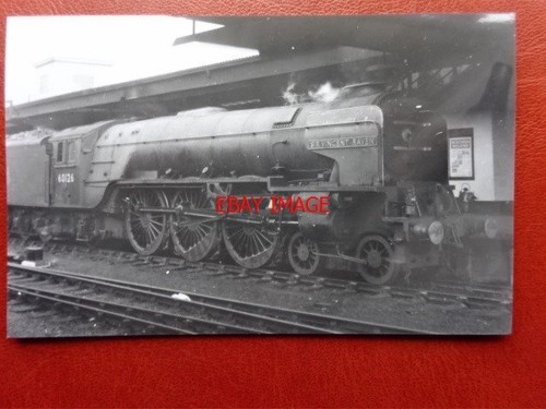 PHOTO LNER CLASS A1 LOCO NO 60126 SIR VINCENT RAVEN | eBay