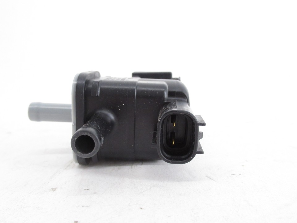 Genuine OEM Toyota 25860-0V020 Vacuum Switching Valve NO.1 Vapor ...