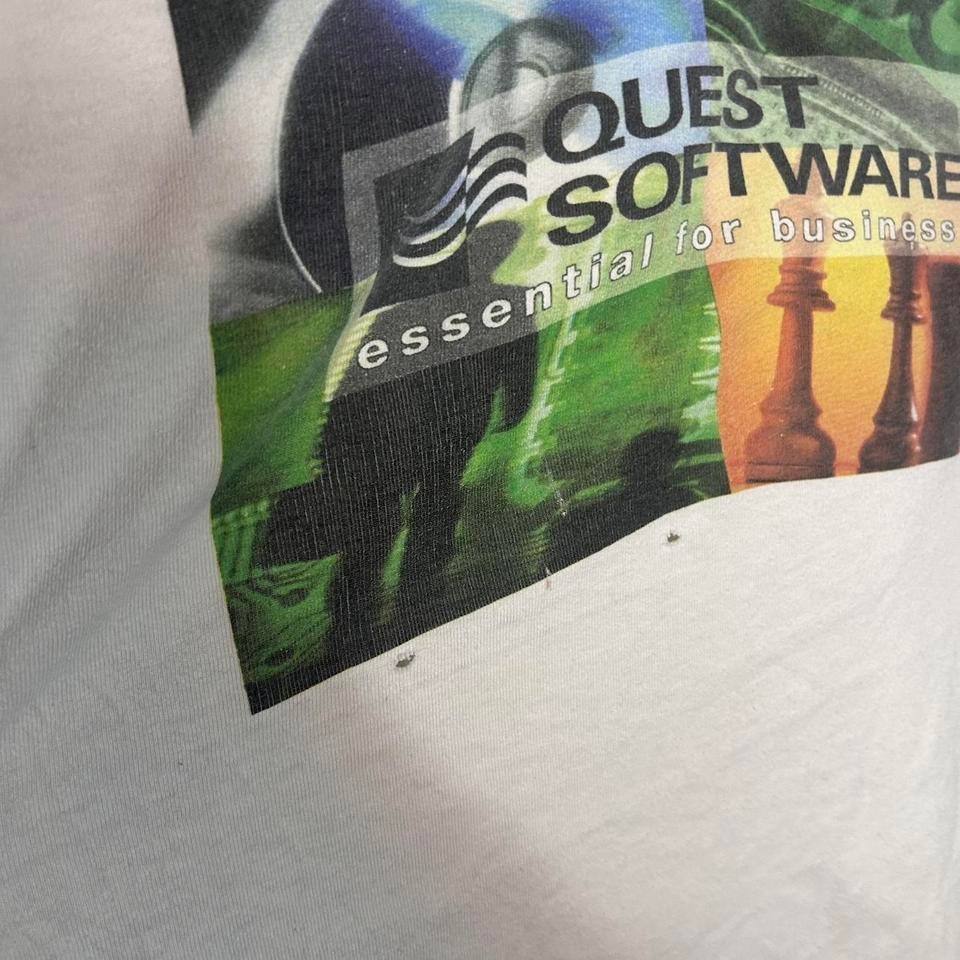 White vintage 90s Y2K box logo rare grail tech tee Quest Software Tee ...