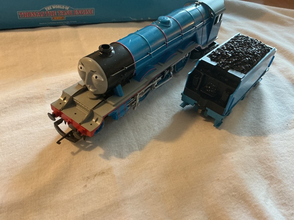 Hornby R383 Thomas & Friends Gordon the Blue Engine Locomotive - OO ...