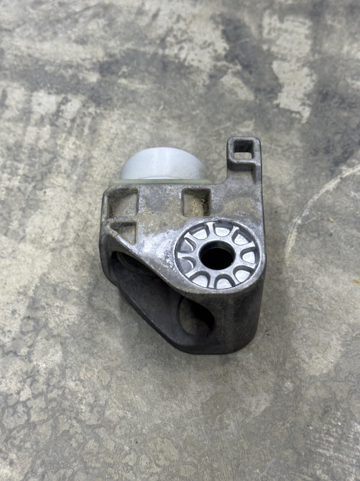 15 16 17 OEM Chrysler 200 Exhaust Bracket Retainer Unit 68233484AA ...