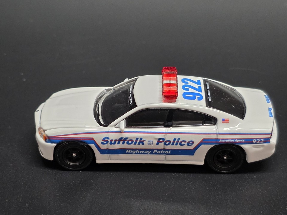 Greenlight Hot Pursuit 2012 Dodge Charger Pursuit Suffolk Police ...