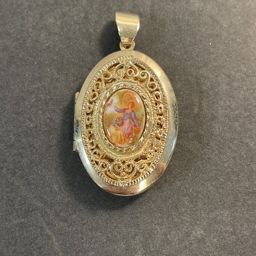 Vintage Oval Gold Tone Empty Locket Victorian Courting Couple | eBay