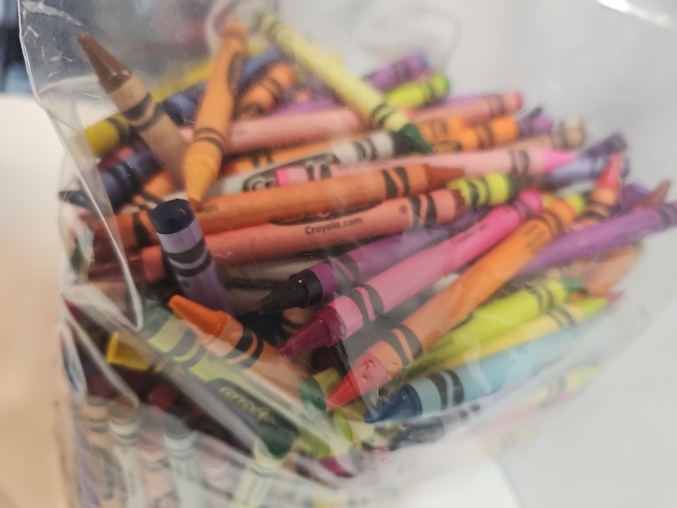 Lot of Crayons Used 5 lbs Bulk Crafts Art Melting Crayons Variety ...
