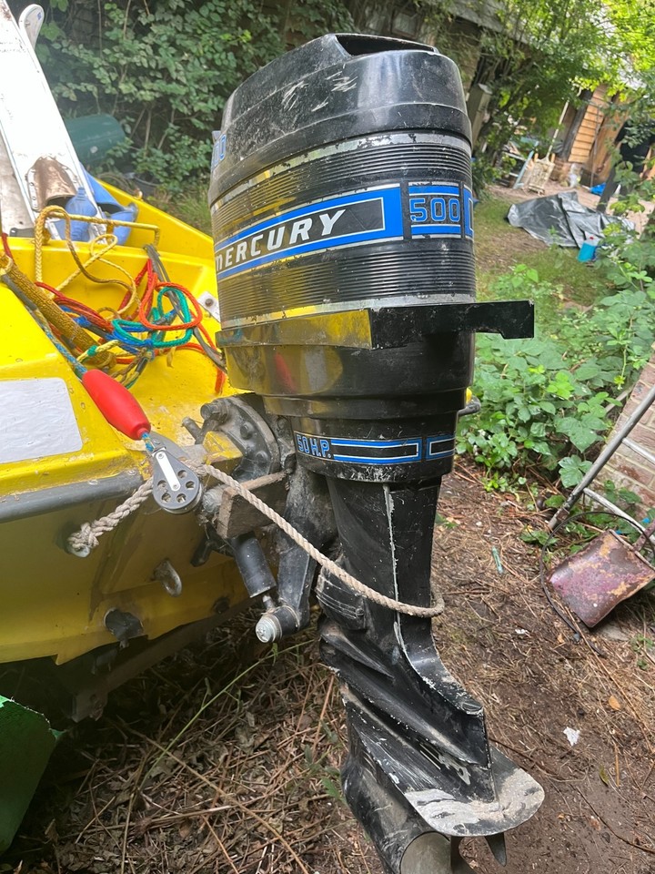Mercury Outboards 15003 Speedboat - yellow. Classic, powerful engine ...