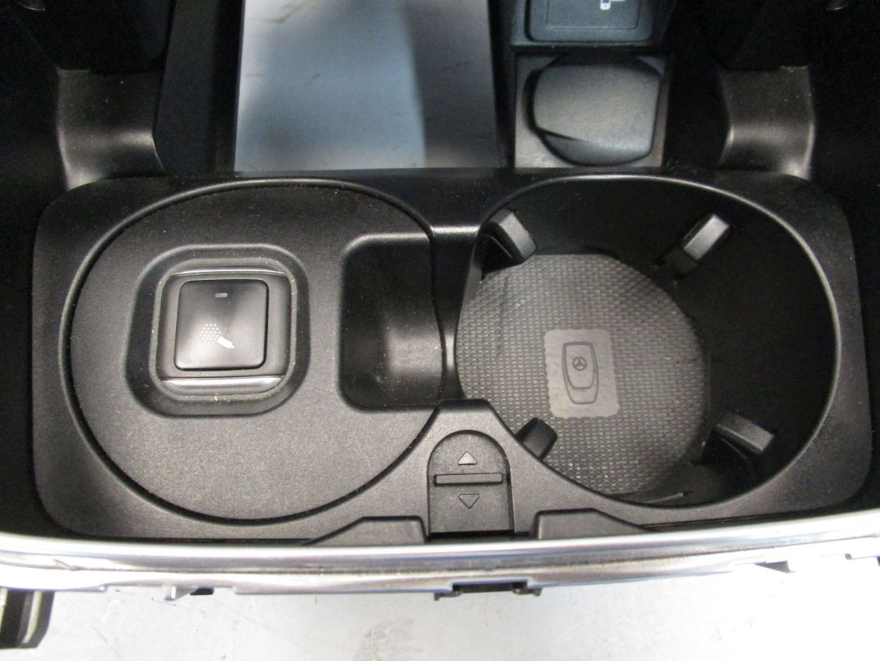 MERCEDES E-KLASSE T-MODEL S213 E 220 D Mittelkonsole vorne A2136808807 ...
