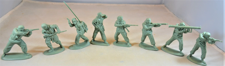 Mars WWII German Paratroopers Winter Uniform Alpine Light Green 32034 ...