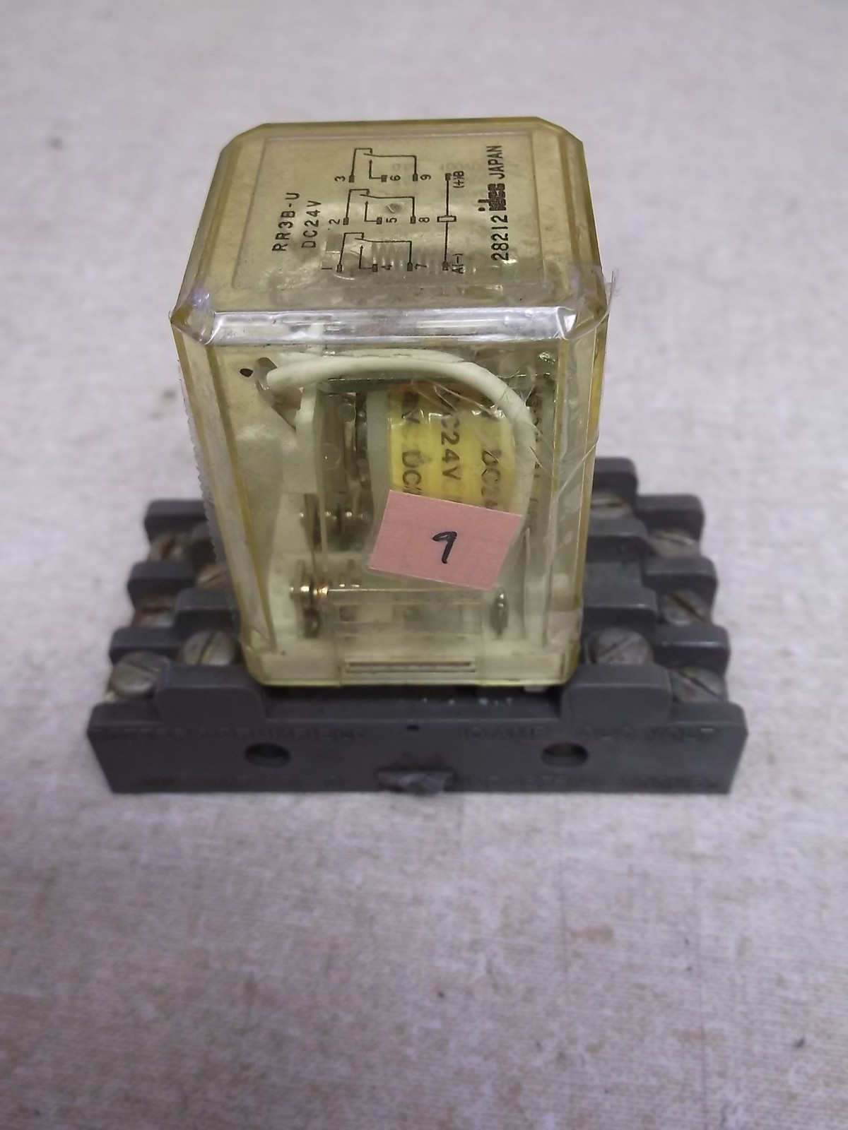 Idec 28212 RR3B-U Relay 24VDC w/ Potter & Brumfield Socket Base 27E121 ...