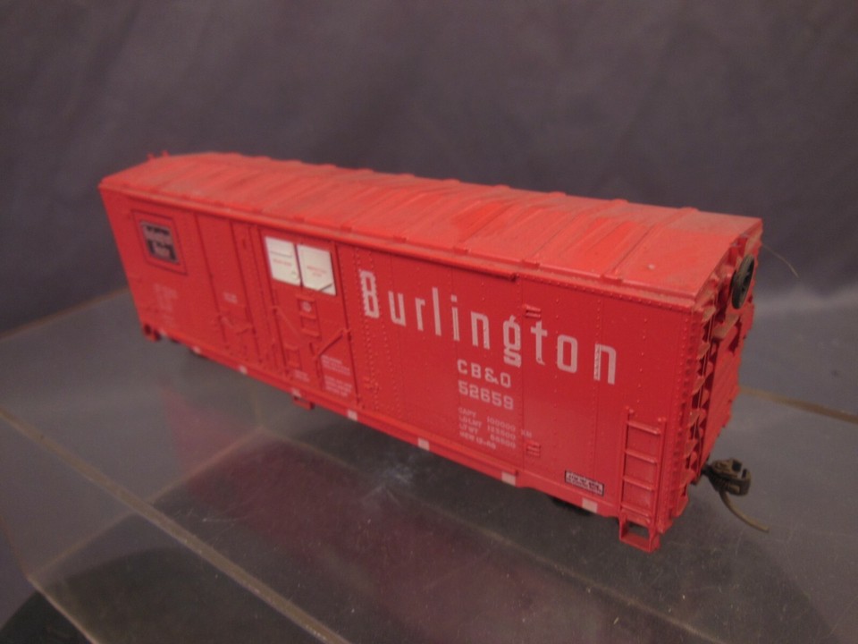 HO SCALE BURLINGTON GRAIN LOADING BOX CAR | eBay
