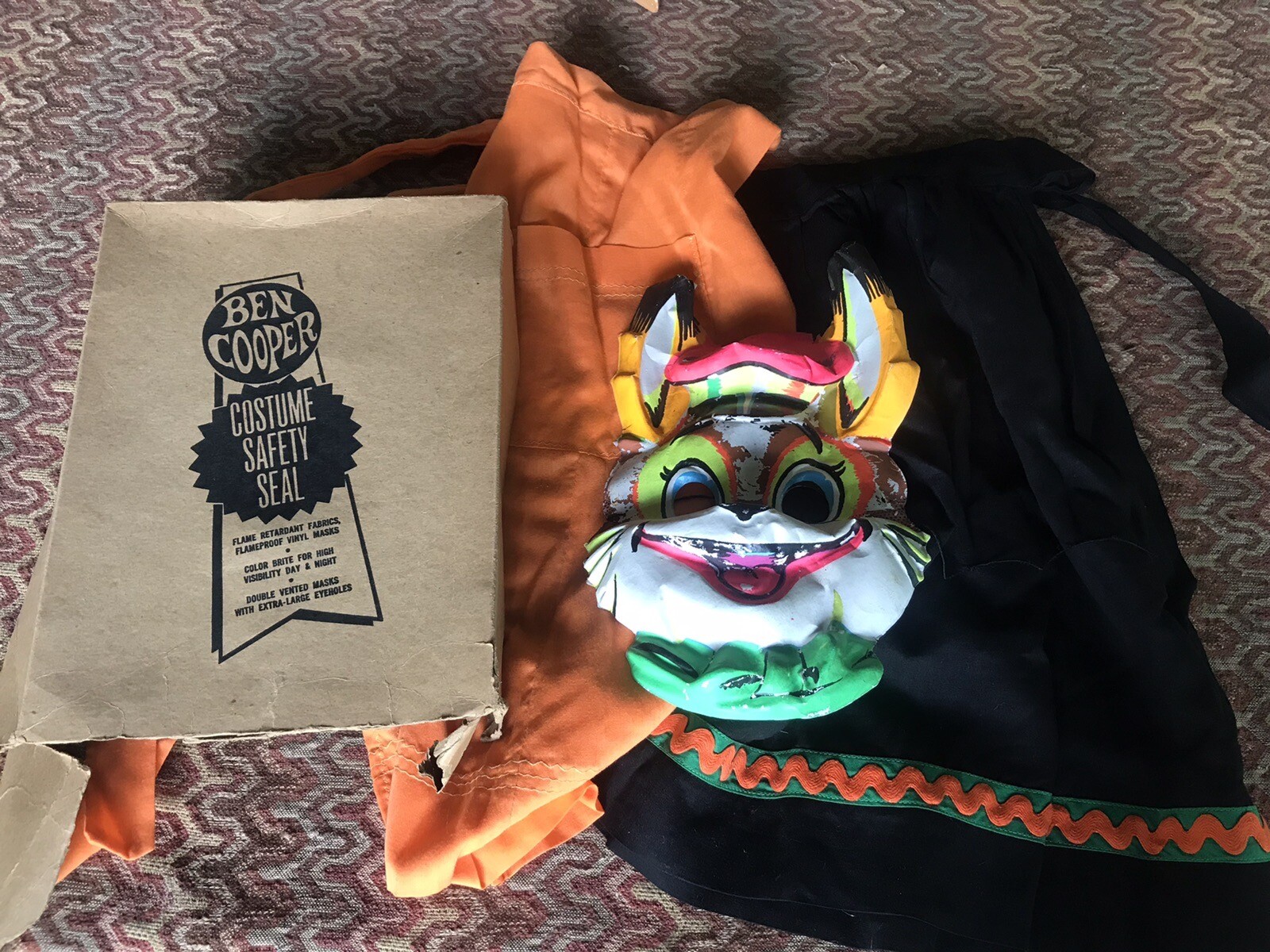 Creepy Vintage Ben Cooper Halloween Mask In Box with 2 Halloween Aprons ...