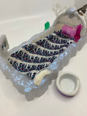 Monster High G1 Abbey Bominable Bedroom Set | eBay