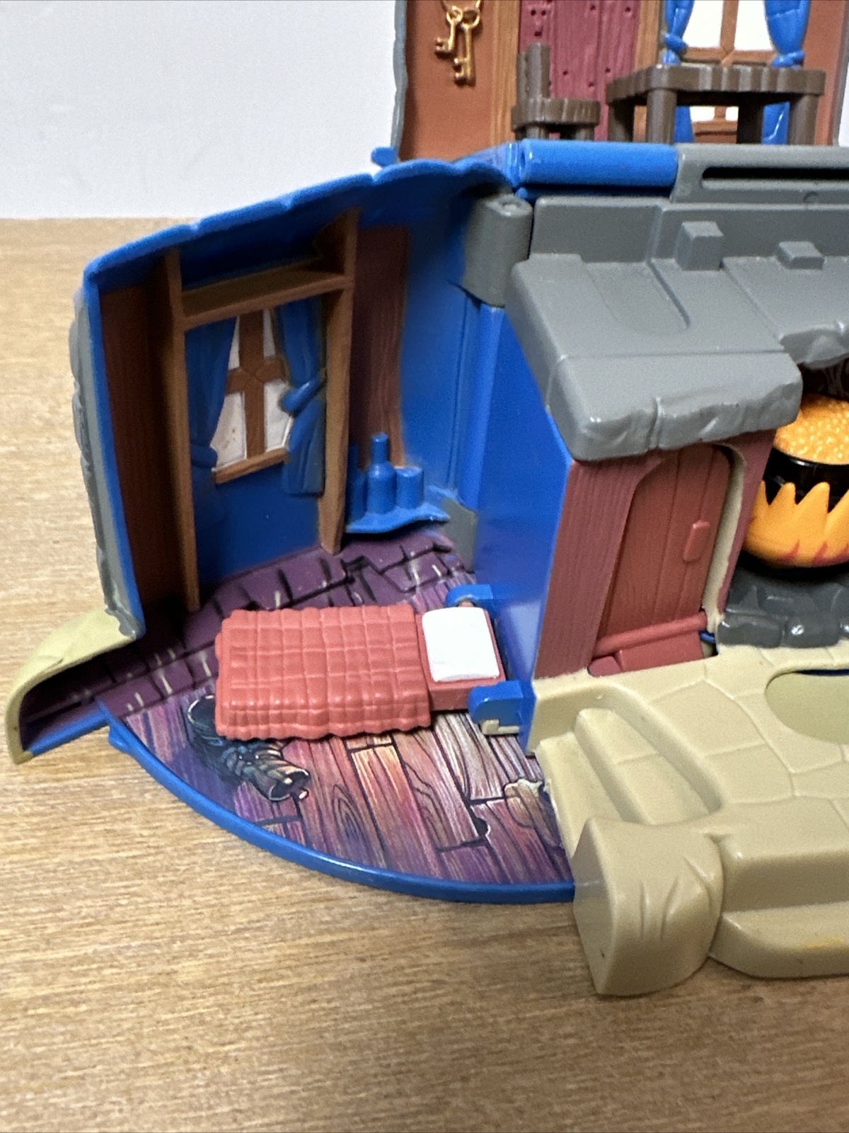 Hagrid's Hut Harry Potter World of Hogwarts Mattel 2001 Playset Polly ...