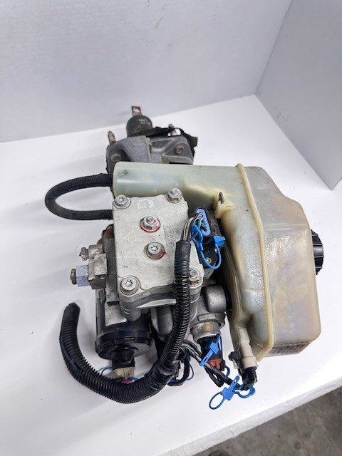 1989-1990 Buick Reatta MASTER CYLINDER Electric Hydraulic Brake Booster ...
