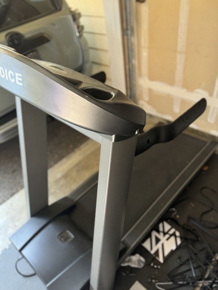 Landice Commercial Treadmill. Just like they use in the big name ...