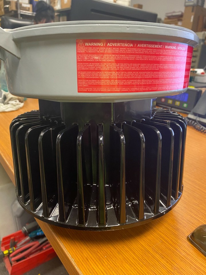 👀 NEW EATON CROUSE-HINDS M2 CHAMP SERIES LED LUMINAIRE 53-59 WATT VMV7L ...