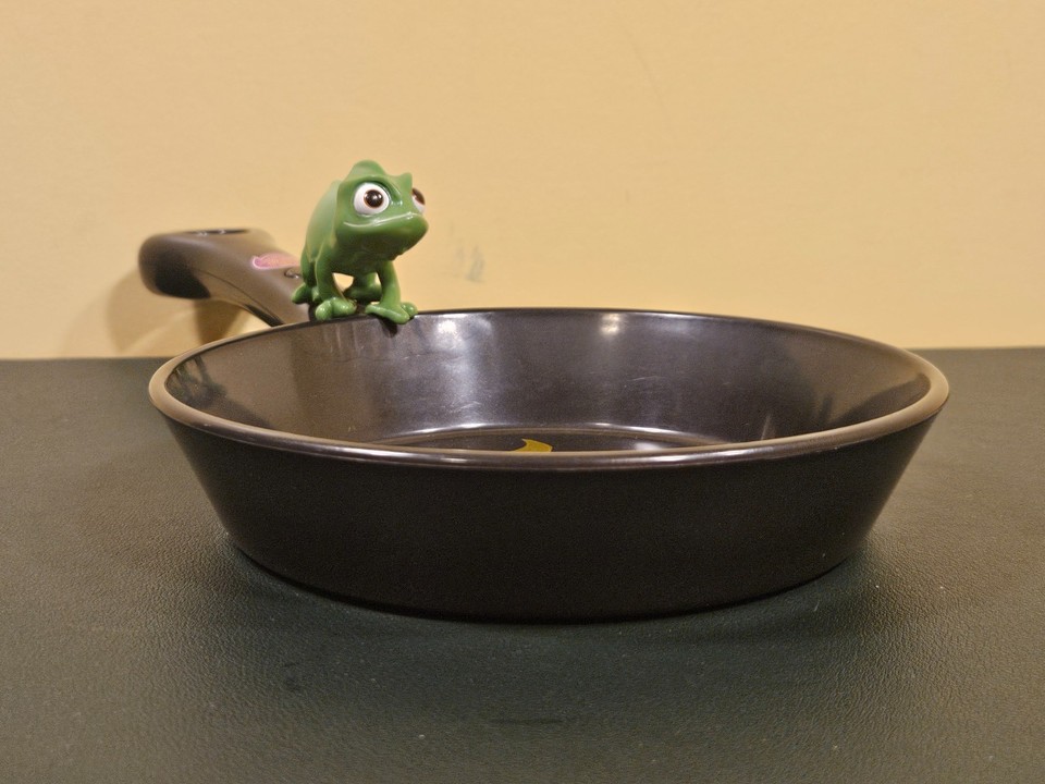 Disney Tangled Rapunzel Frying Pan Costume Toy Sounds Pascal Chameleon ...