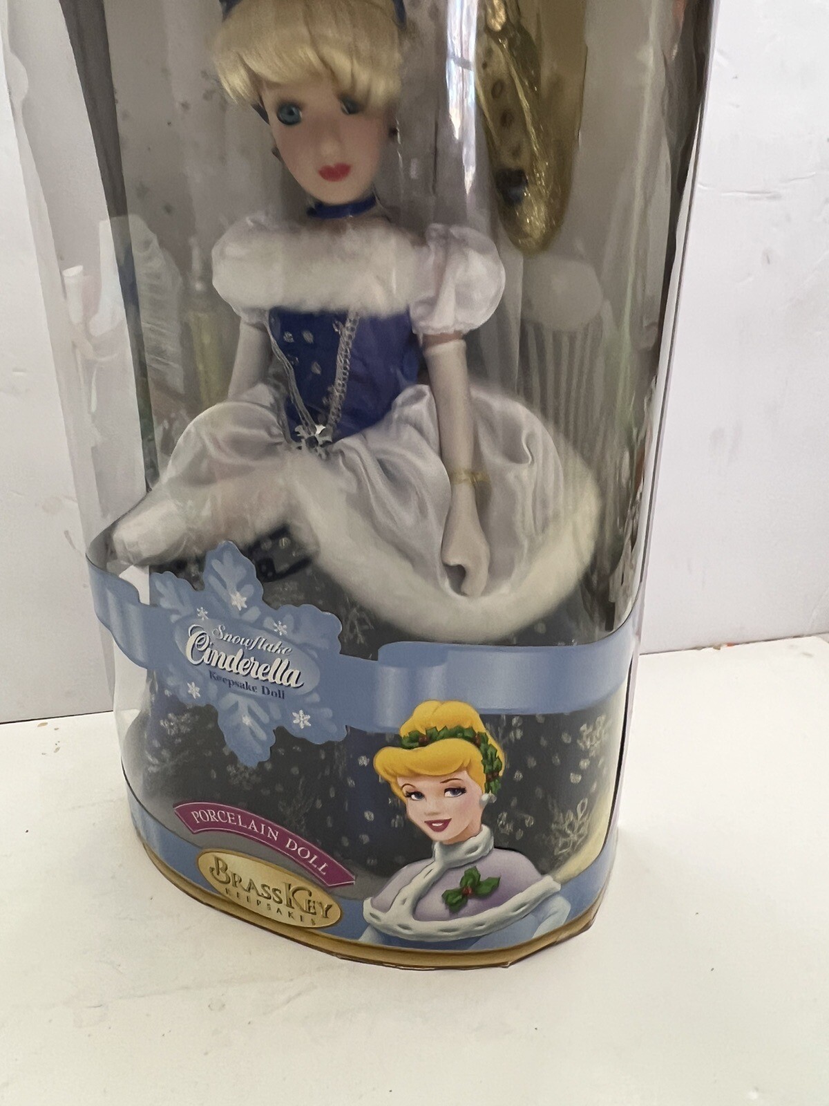 DISNEY PRINCESS BRASS KEY KEEPSAKES 2004 CINDERELLA PORCELAIN DOLL NIB ...