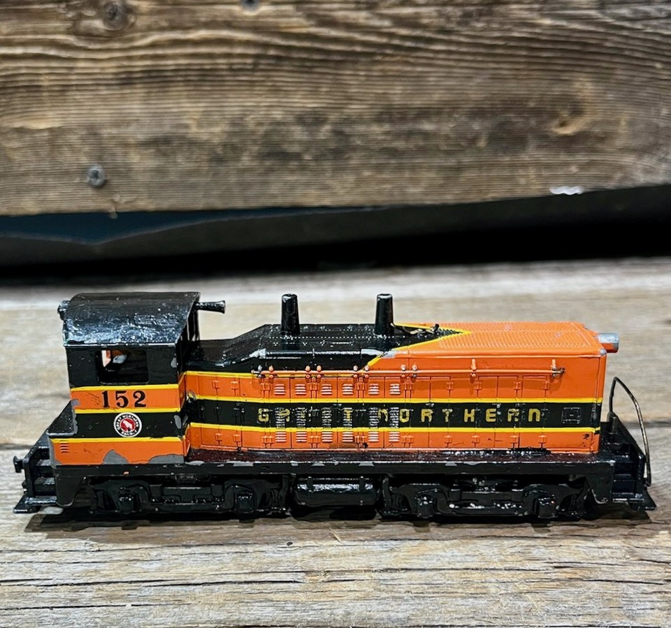 Model Railroading, Great Northern NW2 Switcher Locomotive 152, HO Scale ...