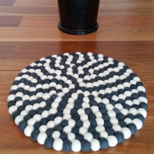 40 cm Nepalese Handmade Felt Ball Round Rug Mat Carpet White And Grey ...