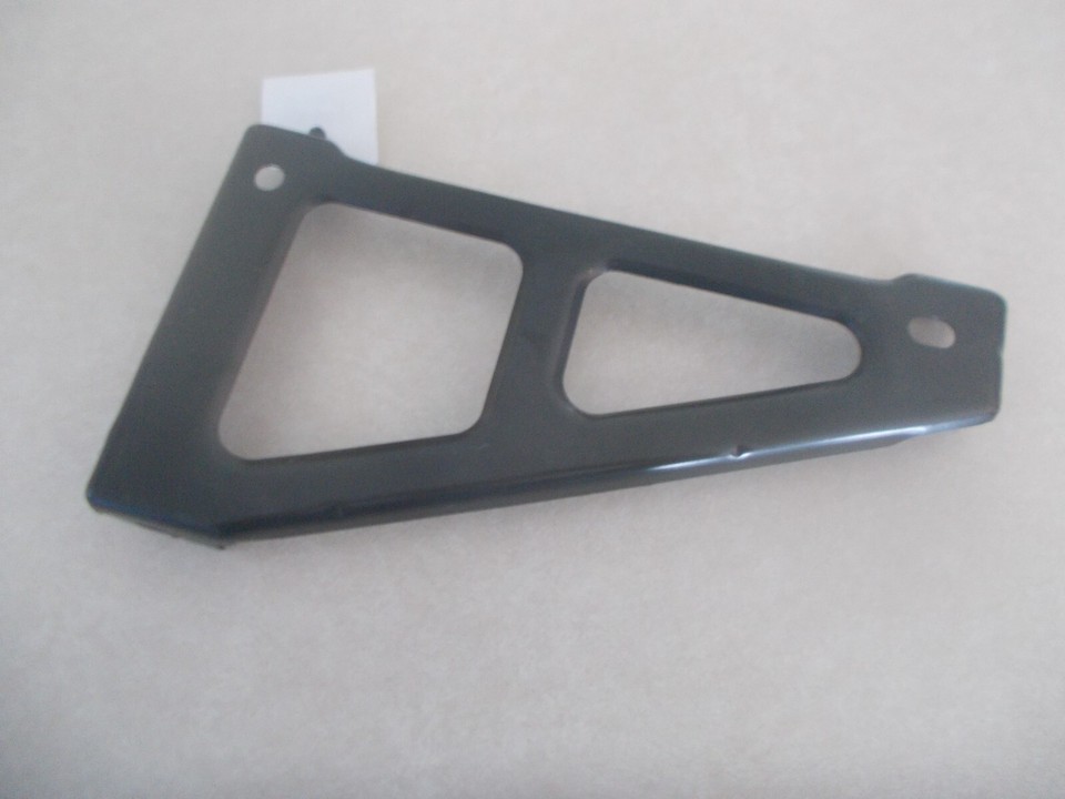 20899964 GM O.E. Bumper Bracket R.H. Rear 07-13 Silverado 1500 - Free ...