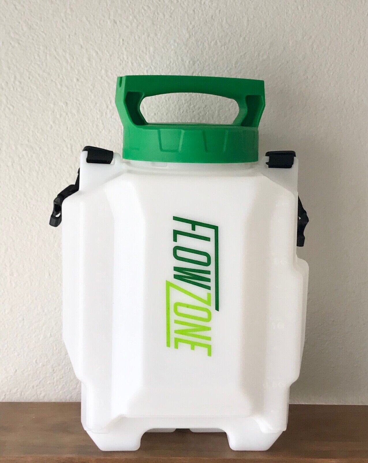 Flowzone Storm Swap Tank. 2-Gal. For STORM Sprayers. Used less than 3x ...