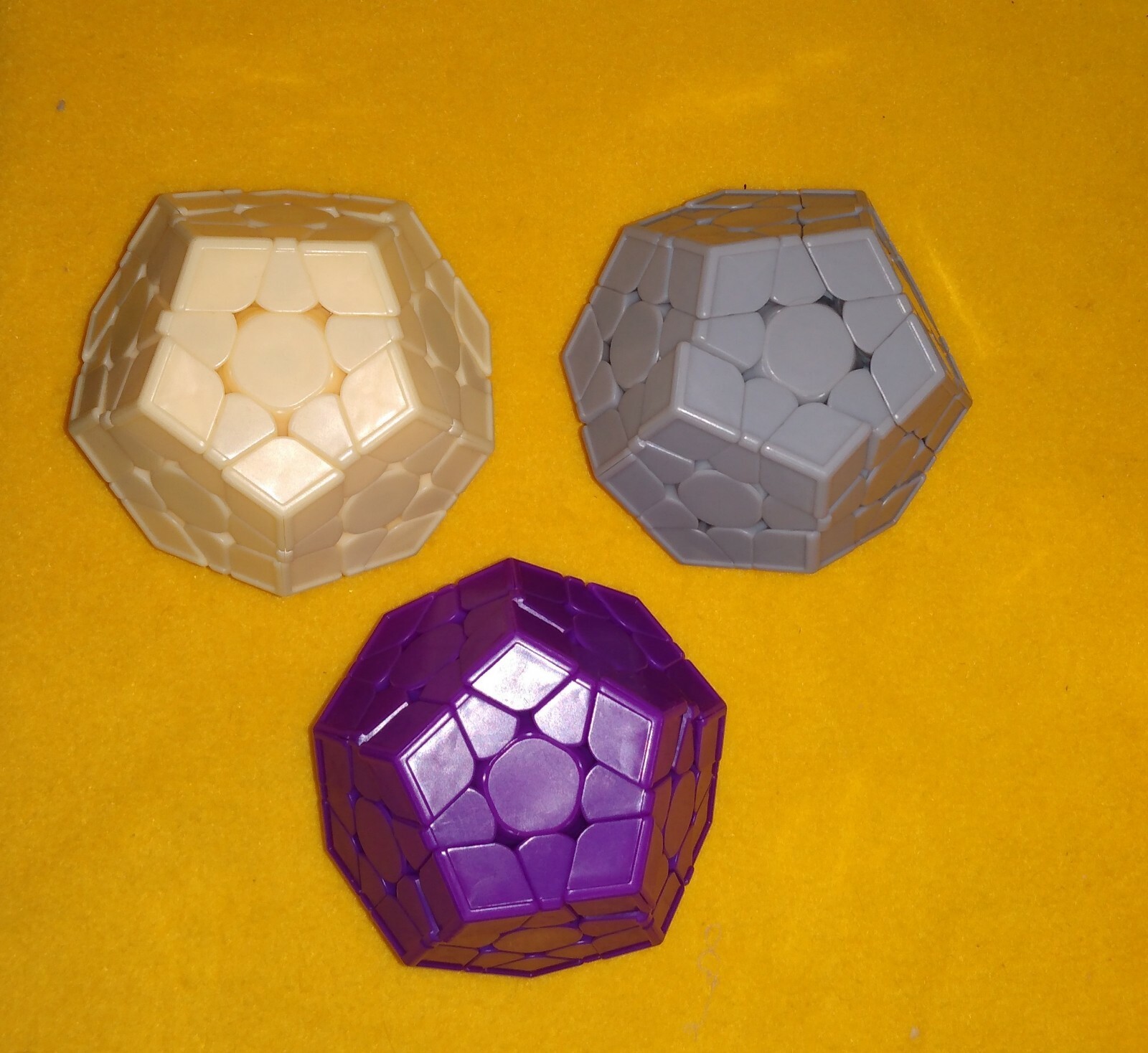 MEGAMINX PUZZLE (FORCE CUBE) TWELVE COLORS AVAILABLE PURPLE ORANGE PINK ...