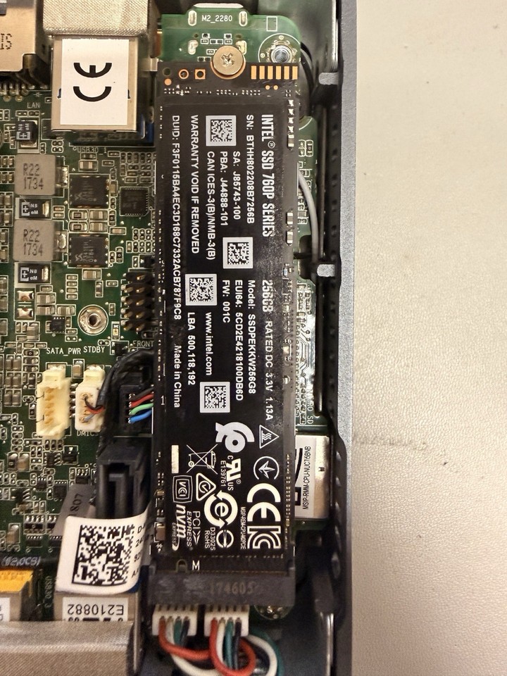 Intel NUC NUC7i5BNK/ i5-7260U, 8 GB RAM, 250 GB Intel 760P NVMe SSD ...