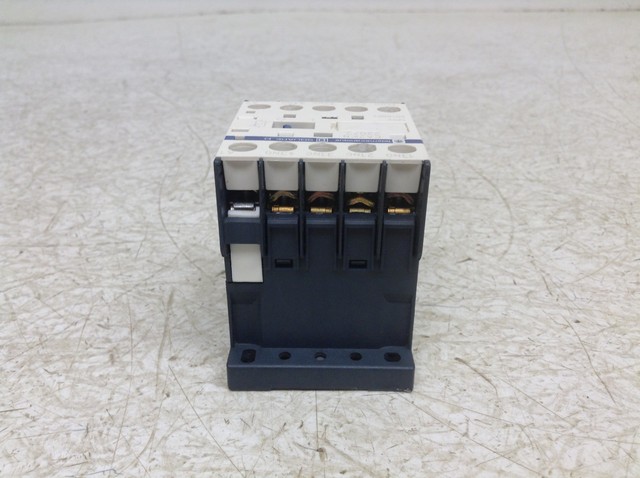 Telemecanique CA2KN22G72 120 VAC Coil Control Relay CA2KN 22G72 CA2KN22 ...