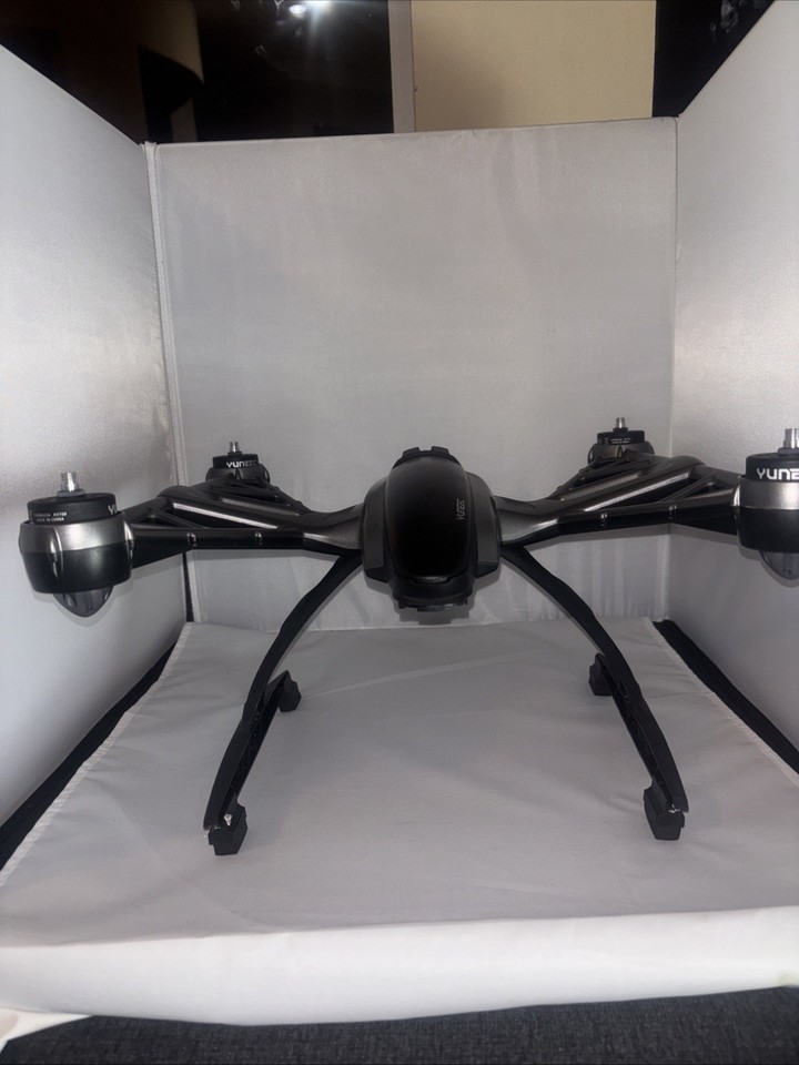 Yuneec Q500 4K Typhoon Quadcopter with CGO3-GB Camera, SteadyGrip and ...