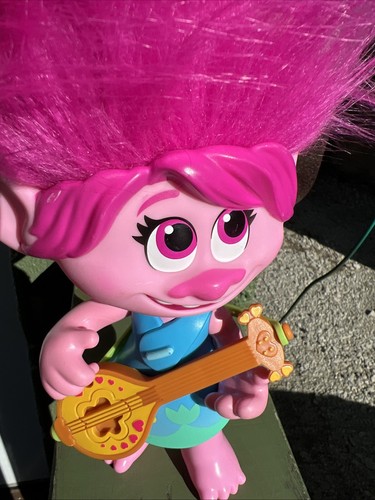 Troll Poppy Pink Hair 2019 Musical Talking Figure Working Hasbro C8684 ...
