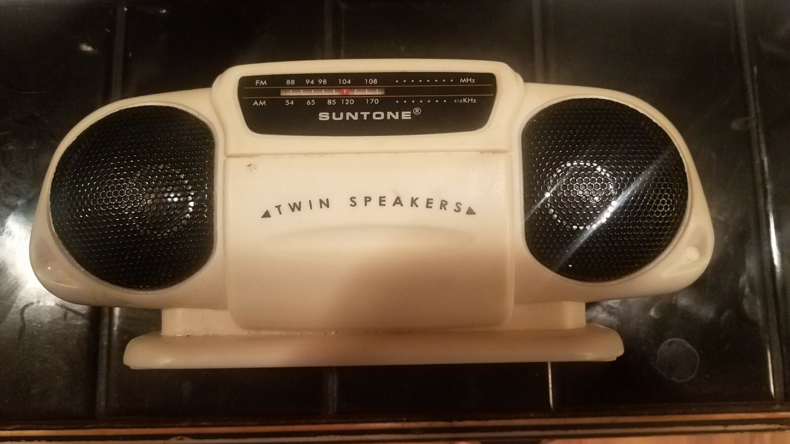 Vintage Suntone Model RR2500 AM FM Mini BoomBox Radio 7.5" Long White ...