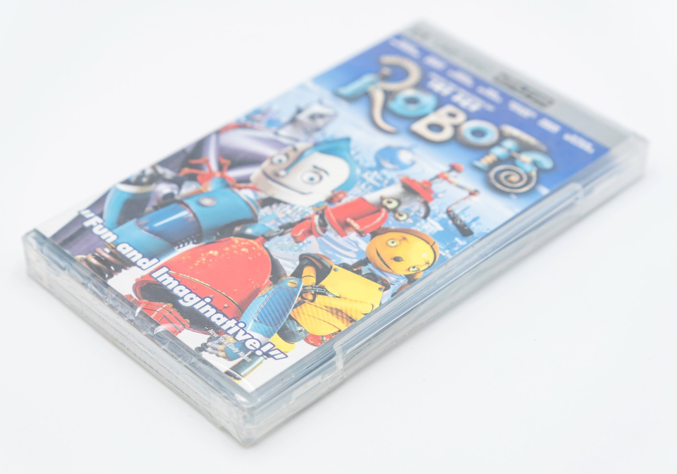 ROBOTS ~ Ewan McGregor, Halle Berry & Robin Williams UMD for PSP 2005 ...