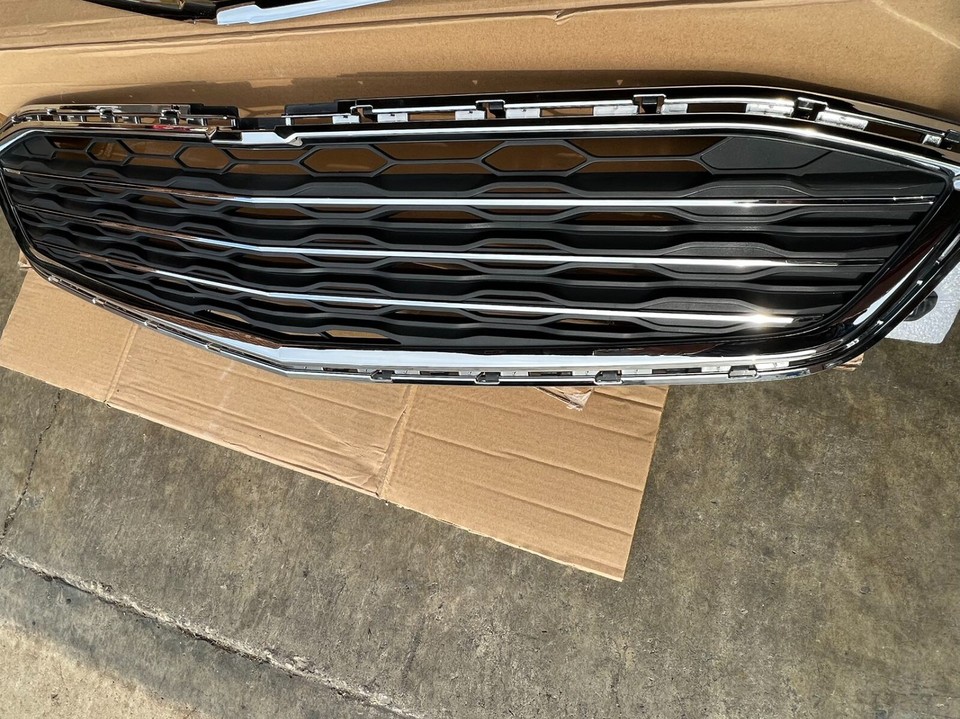 Upper + Center Front Grille for 2016-2018 Chevrolet Malibu (84159846 ...