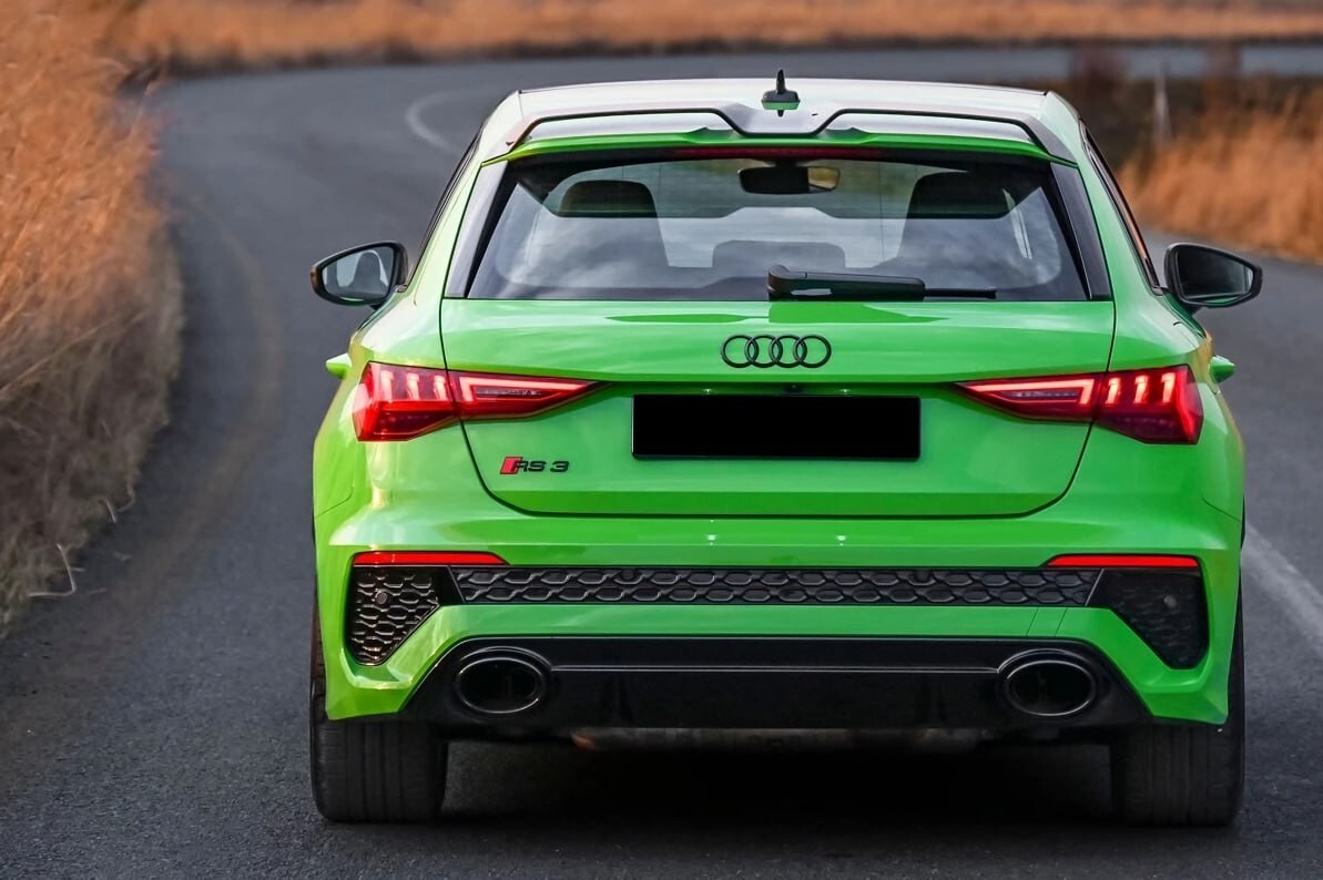 SPOILER TETTO PER AUDI A3 8Y 2020+ HATCHBACK NERO LUCIDO IN ABS LOOK ...