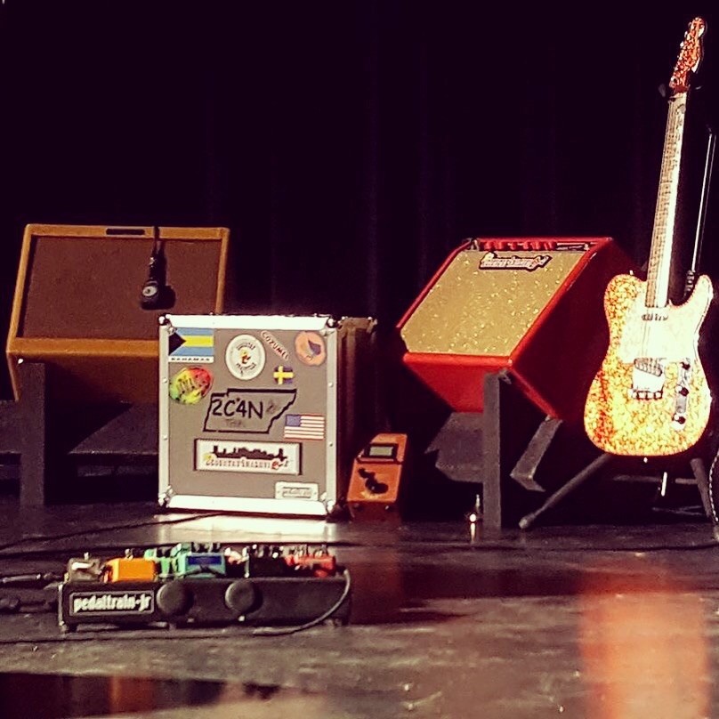 Mud Stand, a new type of amp stand that improves your tone! Amplifier ...
