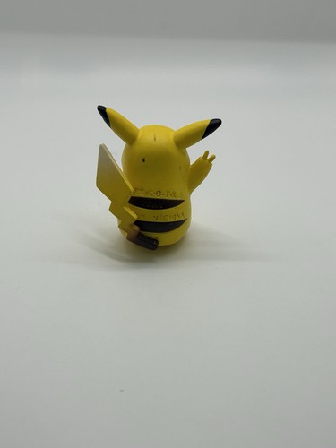 Pikachu TOMY Pokémon Figure 1999 Nintendo Vintage - Peace Sign Pikachu ...