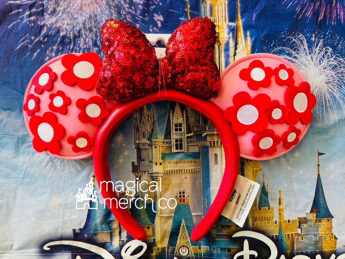 Minnie Mouse With Flower Minnie Mouse Exchanges Red Dress For New