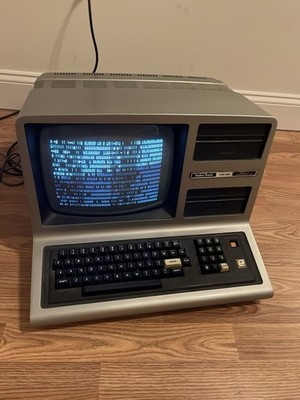 TRS-80 Model III Vintage Microcomputer 1980 Powers On And Displays ...