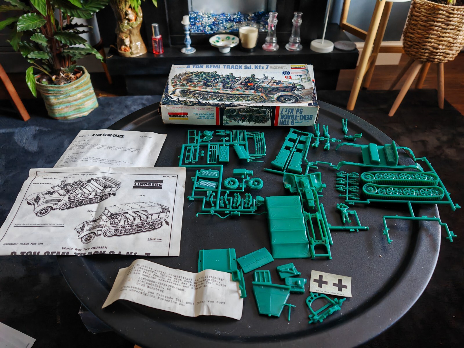 Vintage Lindberg Model Kit 1403 - 8 Ton Semi Track Sd kfz 7 FREE UK ...