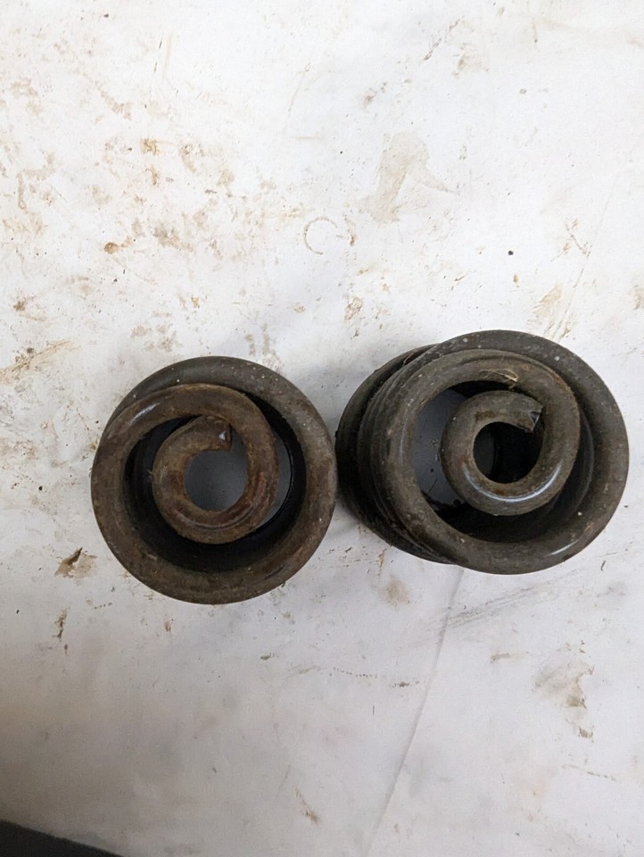 Craftsman GT 3000 Tractor Seat Springs Suspension 124181x | eBay